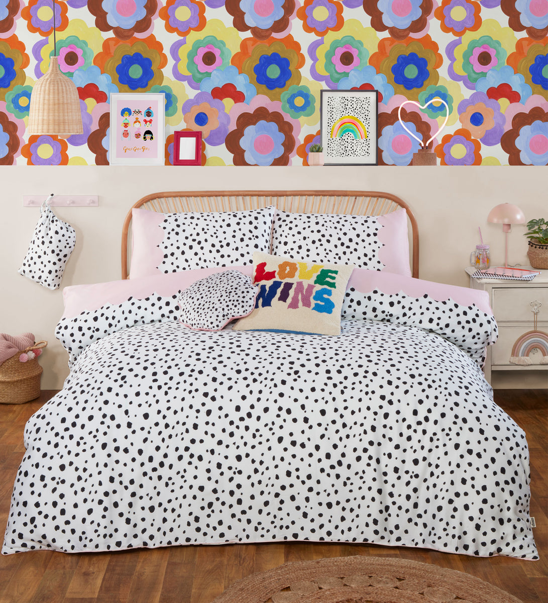 Bold Floral Wallpaper#N#– Eleanor Bowmer